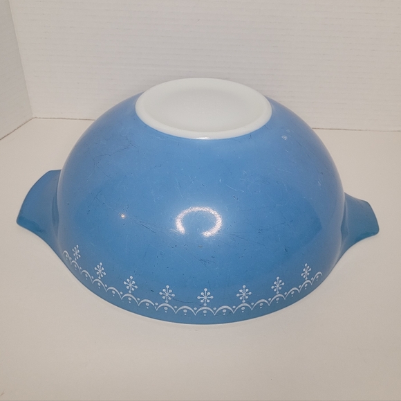 Pyrex | Kitchen | Vintage Pyrex Blue Snowflake Garland Cinderella ...